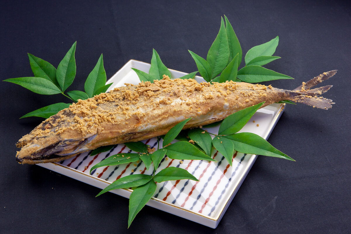 福井の伝統料理「へしこ」とは？ その歴史と魅力、へしこ料理が楽しめるお店、お土産・通販情報などを紹介 | 公式 美めぐりふくい